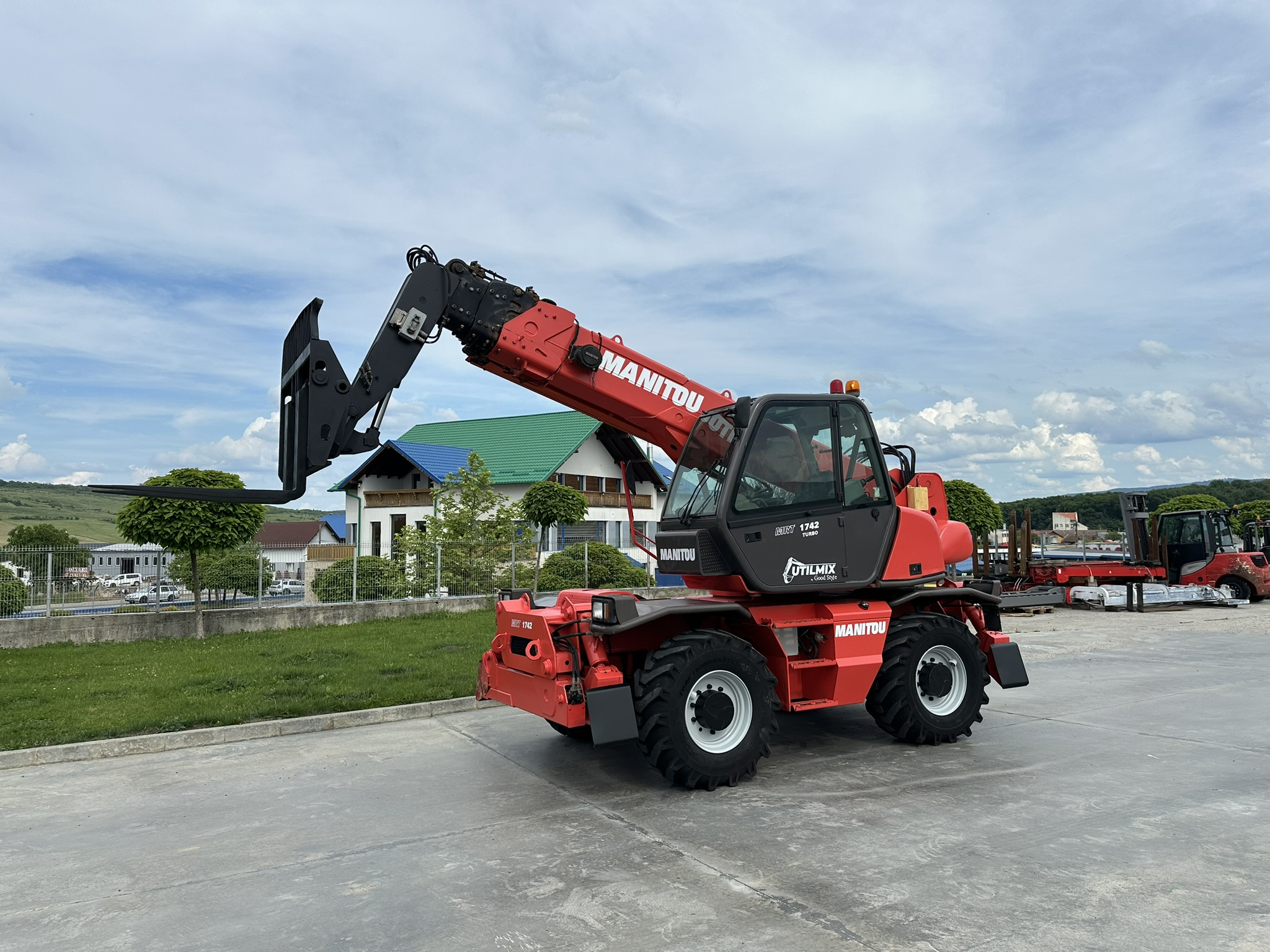 Incarcator frontal telescopic rotativ Manitou MRT 1742 - Utilmix
