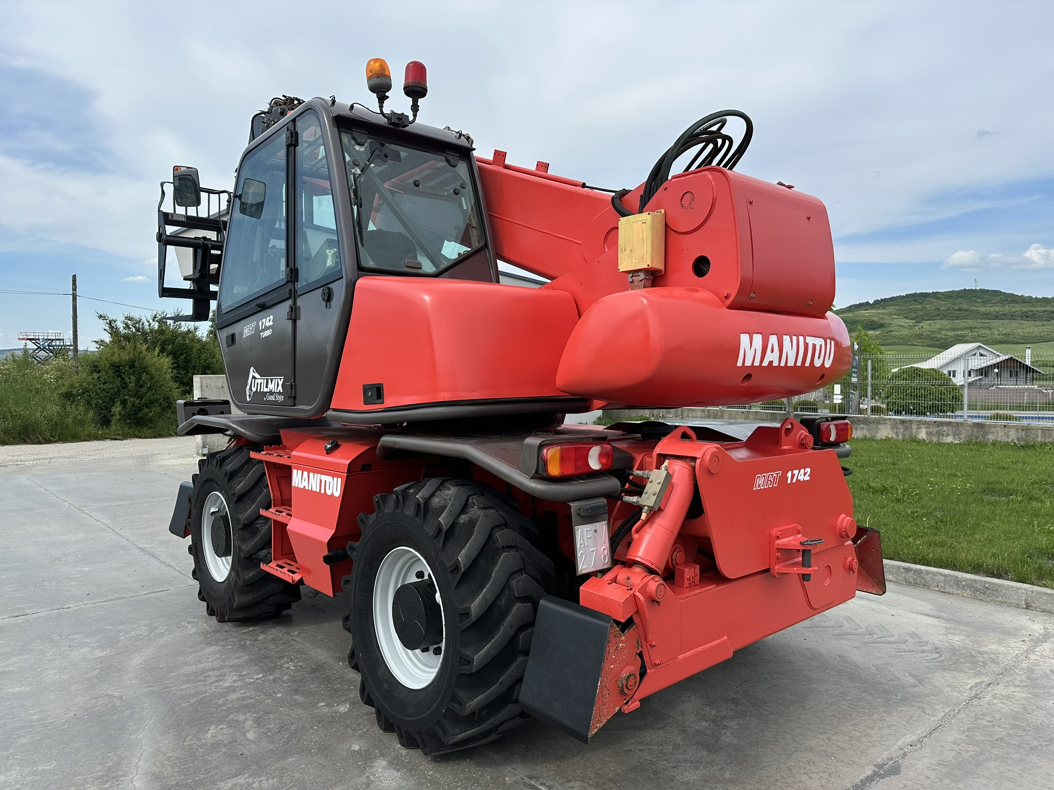 Incarcator frontal telescopic rotativ Manitou MRT 1742 - Utilmix